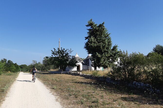 Explore trulli and nature with your personal fitness coach - The Experience’s Best Aspects in Detail