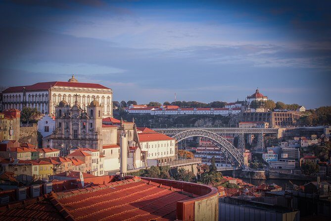 Fado Dinner Show and Night Lights Tour in Porto - FAQ