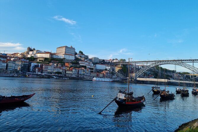 Fado Tour with Guide, Dinner & Live Show in Porto - Key Points
