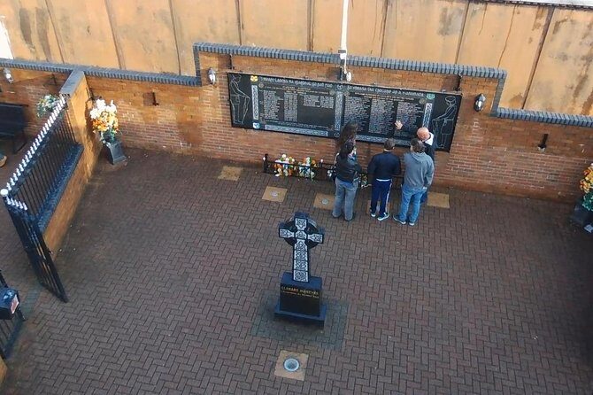 Famous 1.5 hour Belfast Murals Tour - A Closer Look at the Belfast Murals Tour