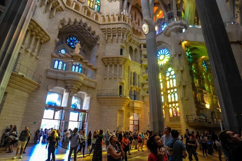 Fast Track: Sagrada Familia & Barcelona Full-Day Tour - Key Points  