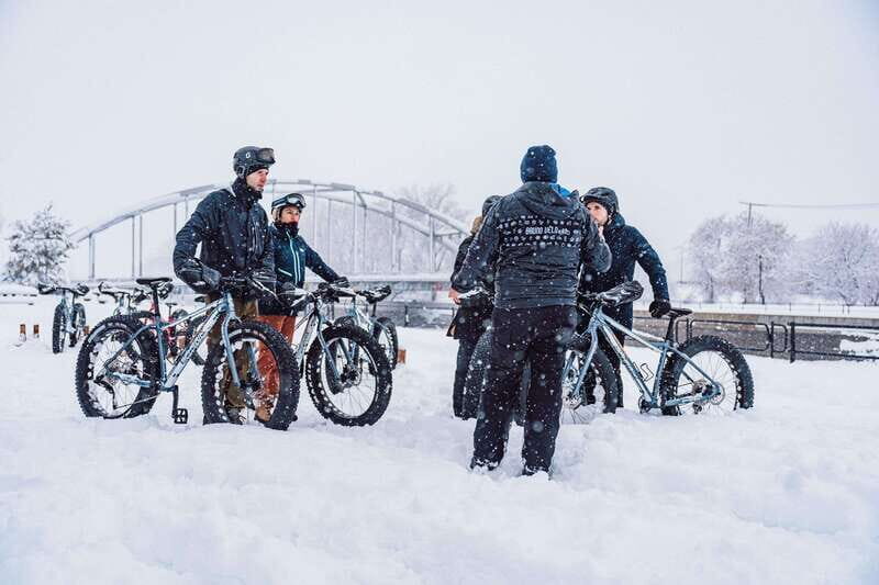 Fatbike rental - Au Canal-de-Lachine - Fatbike Rental - Au Canal-de-Lachine: A Unique Winter Adventure in Quebec