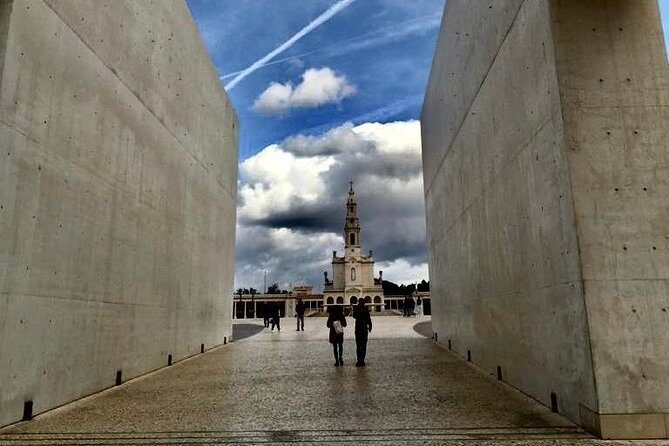 Fatima Tour + Batalha Monastery + Nazareth + Óbidos - Key Points