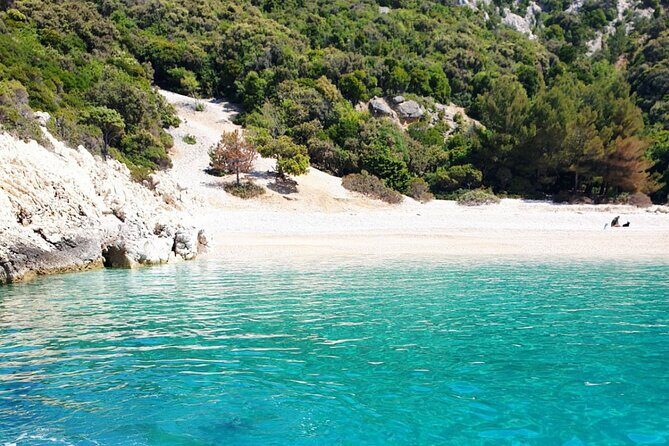 Fd boat-trip Medulin - Blue cave - Cres + lunch + dolphin search - FAQs