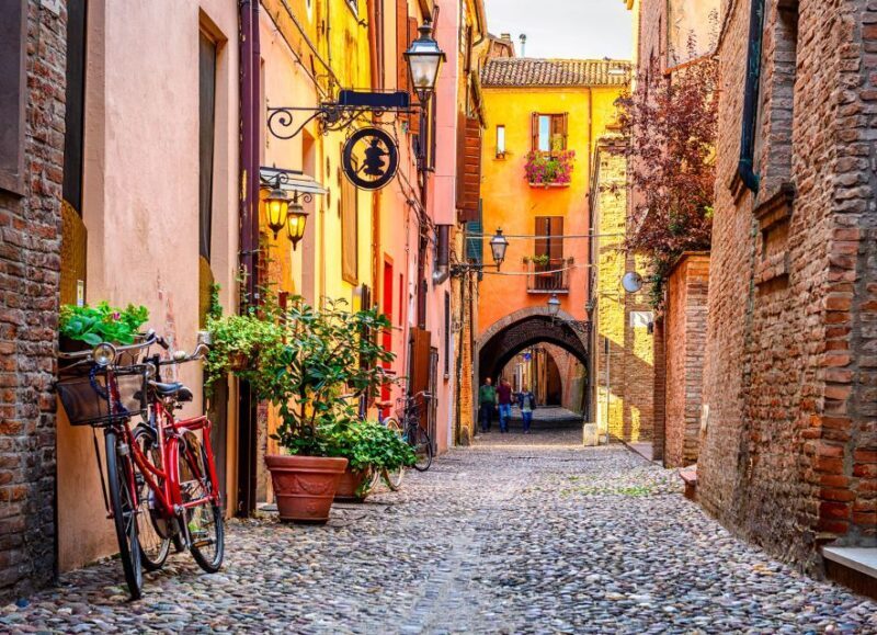 Ferrara: Guided City Highlights Walking Tour - Exploring Iconic Landmarks