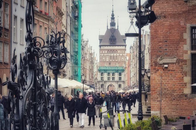 First Time in Gdask? Private Tour of Old Gdasks Highlights - Exploring Gdansk’s Old Town in Detail
