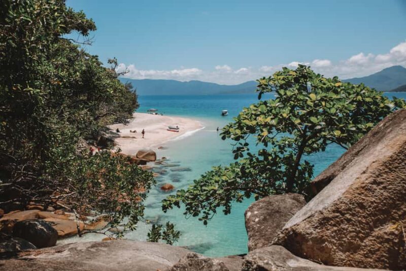 Fitzroy Island: Full-Day Ferry & Snorkel Safari Guided Tour - Food and Facilities