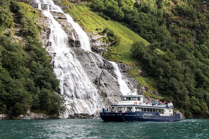 Fjordcruise Ålesund Geirangerfjord T/R - The Experience in Detail