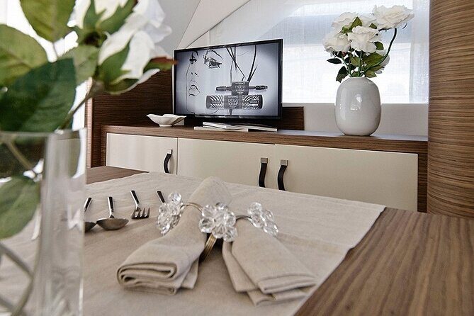 Fjordcruise - Luxury Yacht Arctic Queen - The Sum Up