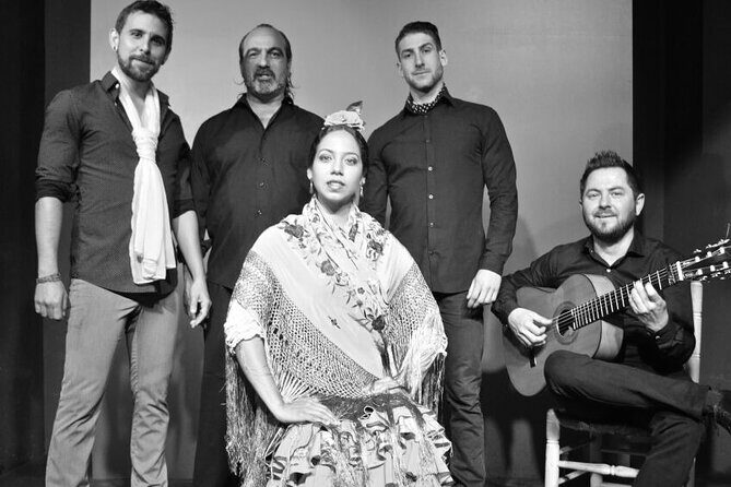 Flamenco show at the foot of the Giralda in Seville - Practical Details: Price, Timing, and Comfort