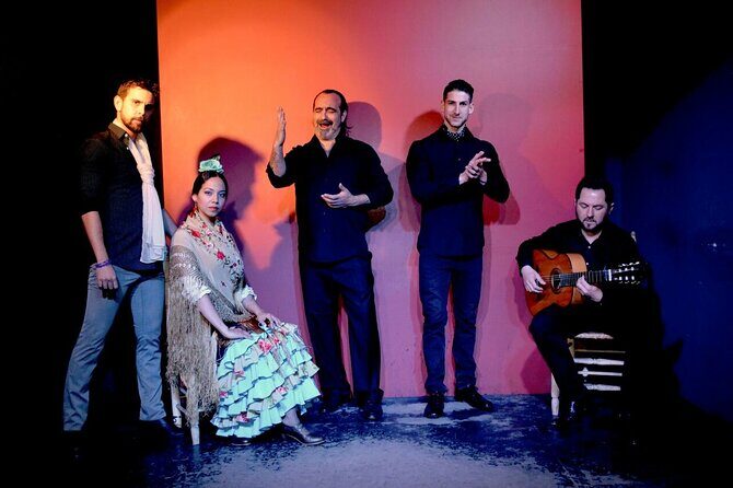 Flamenco show at the foot of the Giralda in Seville - What You Can Expect on the Tour
