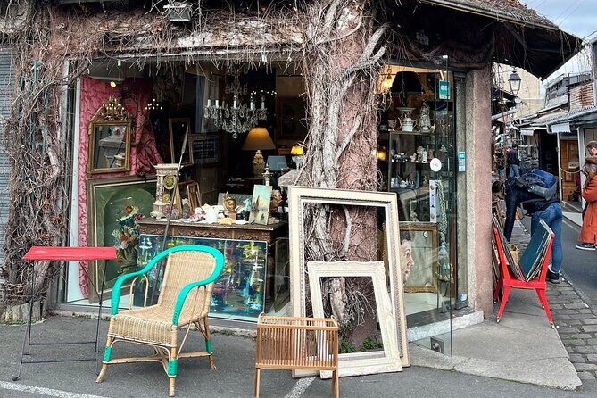 Flea Market Secrets near Montmartre: A Paris Hunt for Treasures - The Sum Up