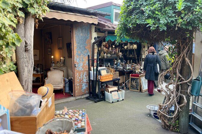 Flea Market Secrets near Montmartre: A Paris Hunt for Treasures - FAQs