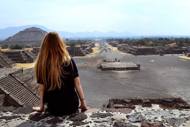 Flight + Transportation + Breakfast + Tour and Pyramid Ascent. - Local Artisans and Tasting Stops: Deepening Cultural Appreciation