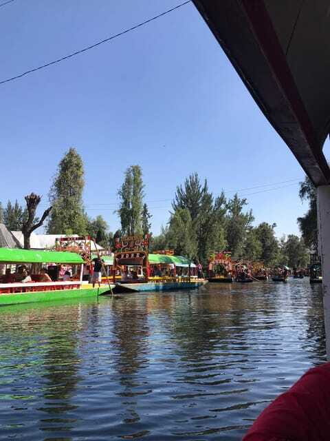 "Floating Party in Xochimilco: Canals, Tequila, and Tradition" - FAQ