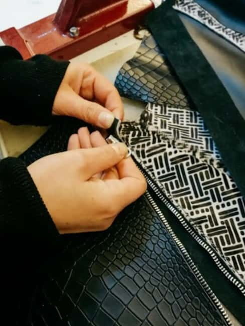 Florence: Leather Wallet-Making Workshop with Coffee - The Details That Matter