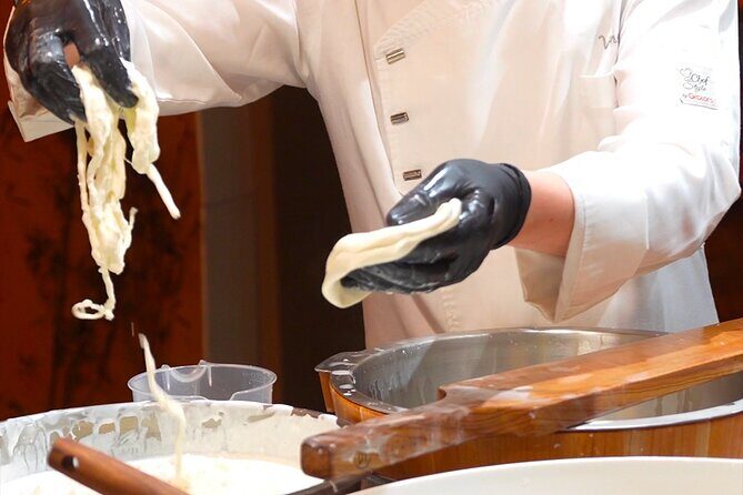 Florence: Mozzarella Cheese Making with Wine and food Tastings - Introduction