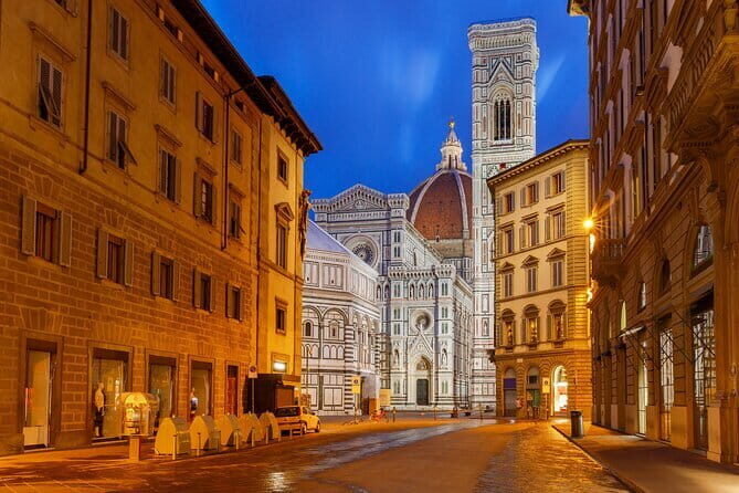 Florence Night Bike Tour with Wine and Aperitivo Picnic included - Day-to-Night Landmark Highlights