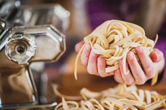 Florence: Pasta Cooking Class with Unlimited Wine - Key Points