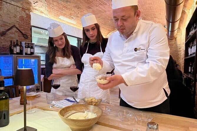 Florence Pasta & Tiramisu Cooking Class with Unlimited Wine - Key Points