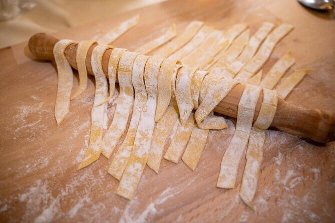 Florence: Tiramisu & Pasta Cooking Class with Unlimited Wine - The Group Experience & Social Vibe