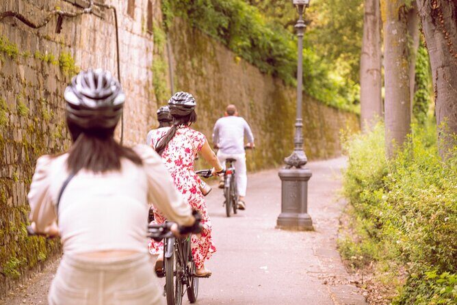 Florence to Michelangelo Square by E-bike with Wine and Food stop - FAQs