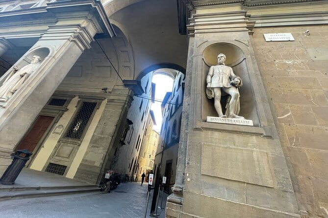 Florence: Uffizi Gallery Audio Guided Tour led by Tour Leader - The Experience of Navigating the Uffizi