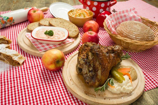 Folklore Dinner with Unlimited Drinks 4course Menu - FAQ