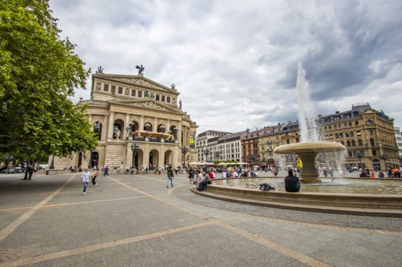 Frankfurt: Express Walk with a Local in 60 minutes - A closer look at what this tour offers