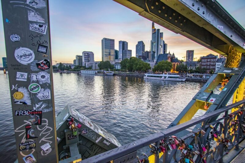Frankfurt: Express Walk with a Local in 60 minutes - FAQ