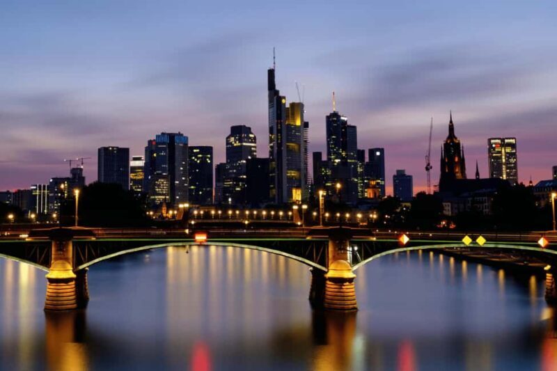 Frankfurt: Lounge Abendfahrt Frankfurt - Scenic Frankfurt from the Water