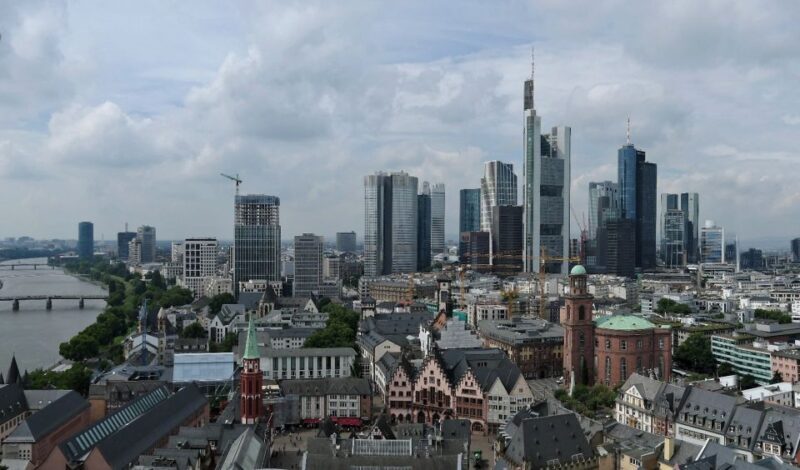 Frankfurt - Old Town Historic Walking Tour - Key Points  