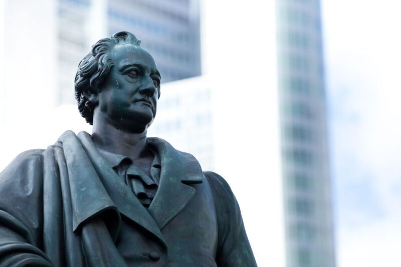 Frankfurt: Private Walking Tour with Relaxing Cruise - Key Points