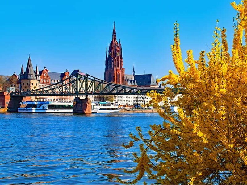 Frankfurt: Walking tour between St. Paul's Church, Main & Old Town flair in German - Key Points