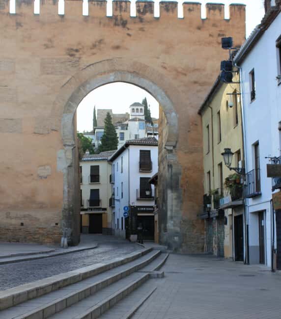 From Almuñécar: Granada Day Trip with Alhambra and Cathedral - The Pros and Cons Based on Reviews