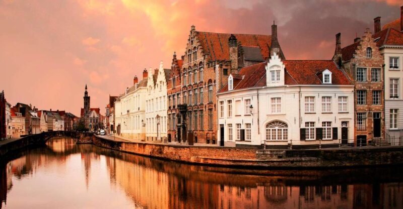 From Amsterdam: Bruges Day Trip in Spanish with Boat Option - Free Time to Explore and Shop