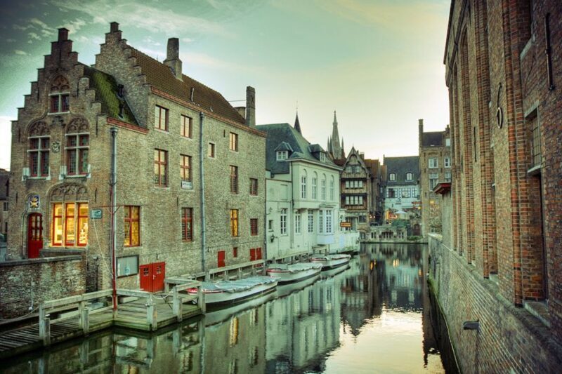 From Amsterdam: Day Trip to Bruges in Spanish or English - The Itinerary in Detail