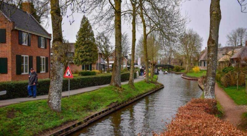 From Amsterdam: Giethoorn Guided Day Trip with Canal Cruise - The Value of This Tour