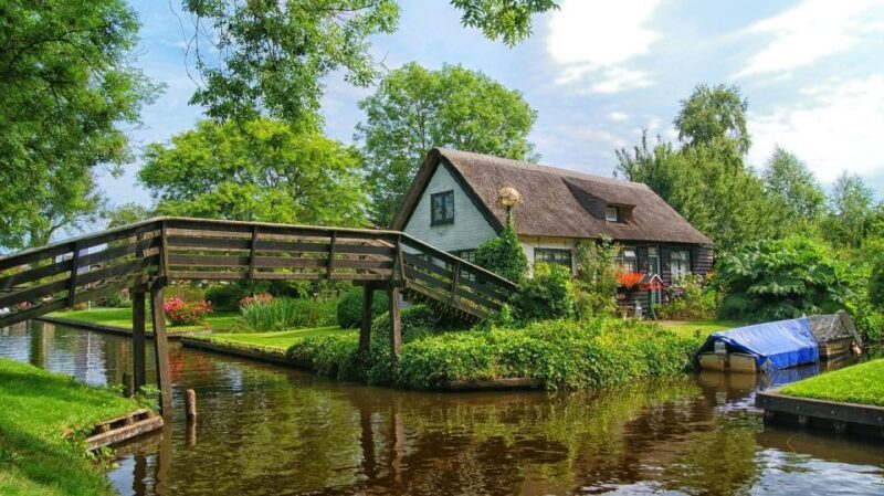 From Amsterdam: Giethoorn Sightseeing Tour and Canal Cruise - Key Points