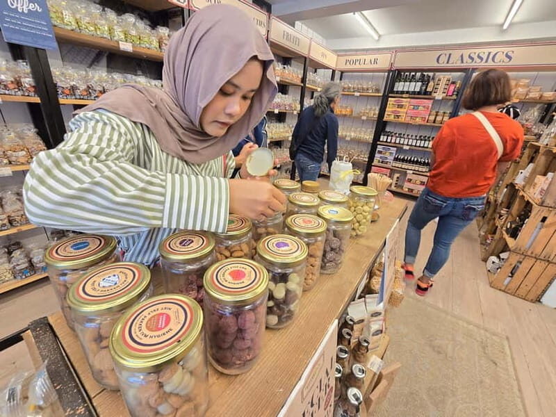 From Amsterdam: Keukenhof Tulips, Windmills & Volendam - Key Points