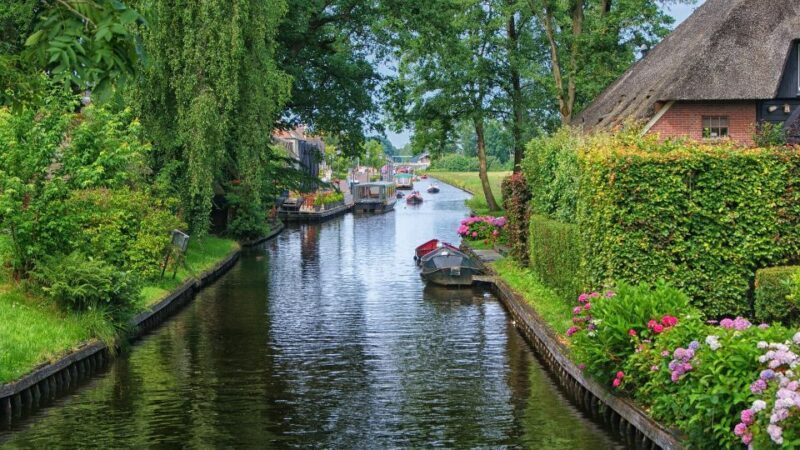 From Amsterdam: Private Sightseeing Tour to Giethoorn - Exploring Giethoorn: A Private Amsterdam Day Trip Worth Your Time 