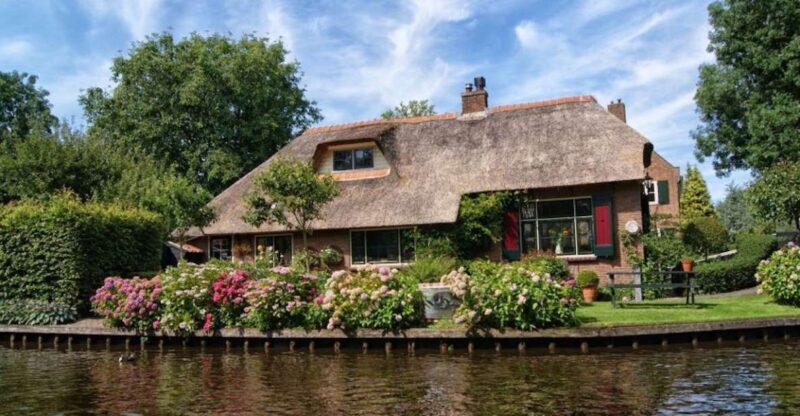 From Amsterdam: Private Tour to Giethoorn with Canal Cruise - What to Expect on the Tour