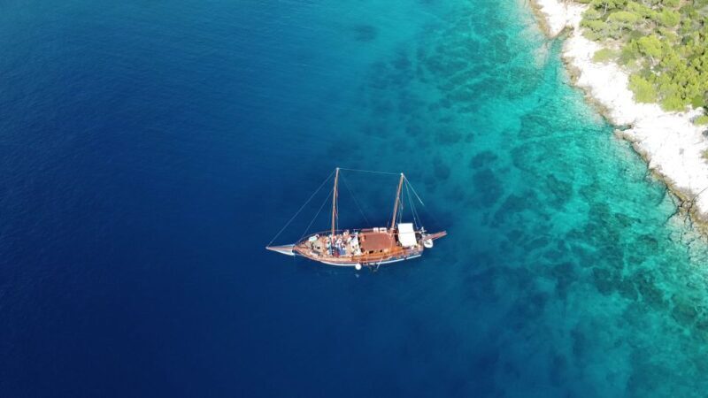 From Athens: Aegina, Agistri and Metopi Day Cruise w/ Lunch - Scenic Cruising & the Onboard Atmosphere