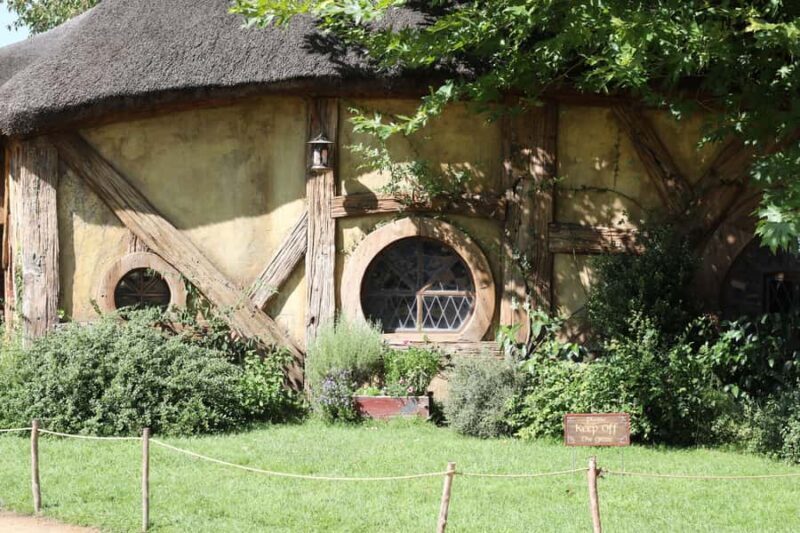 From Auckland: Hobbiton Afternoon Tour - The Journey to Hobbiton: Scenic Drives and Small-Group Comfort