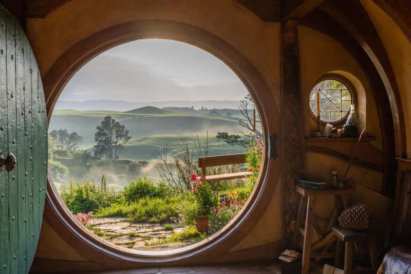 From Auckland: Hobbiton & Hamilton Gardens Small Group Tour - Key Points