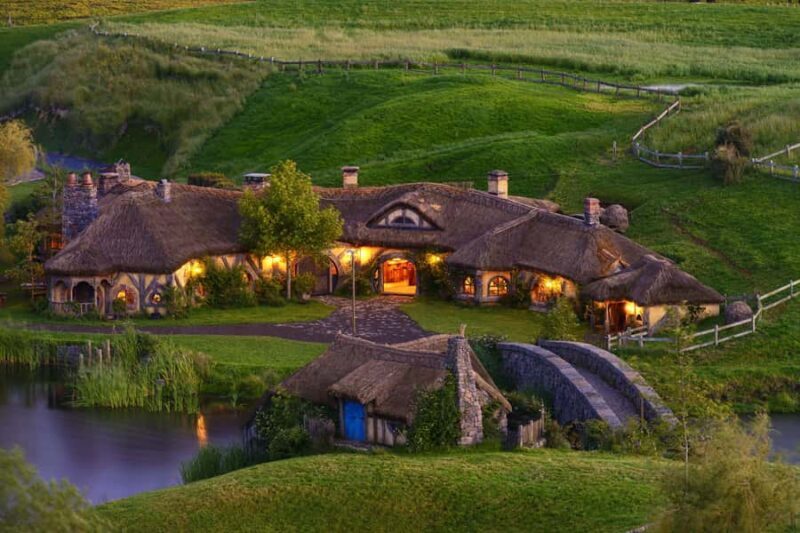 From Auckland: Hobbiton & Hamilton Gardens Small Group Tour - Who should consider this experience?