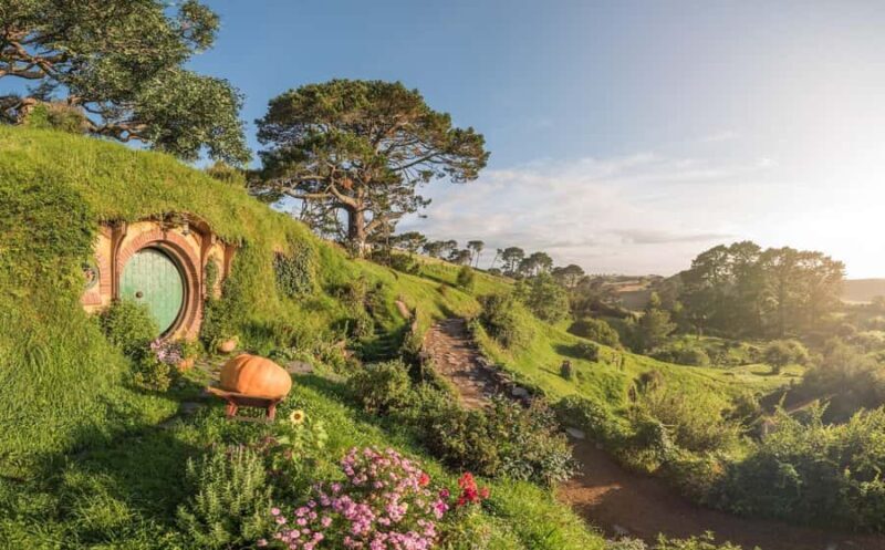 From Auckland: Hobbiton Movie Set Day Tour with Picnic Lunch - An Authentic Themed Adventure