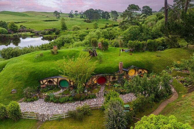 From Auckland- Hobbiton Movie Set & Te Puia Small Group Day Tour - Key Points