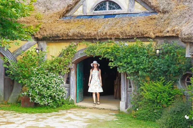 From Auckland: Hobbiton & Rotorua Tour with Lunch at Te Puia - Key Points