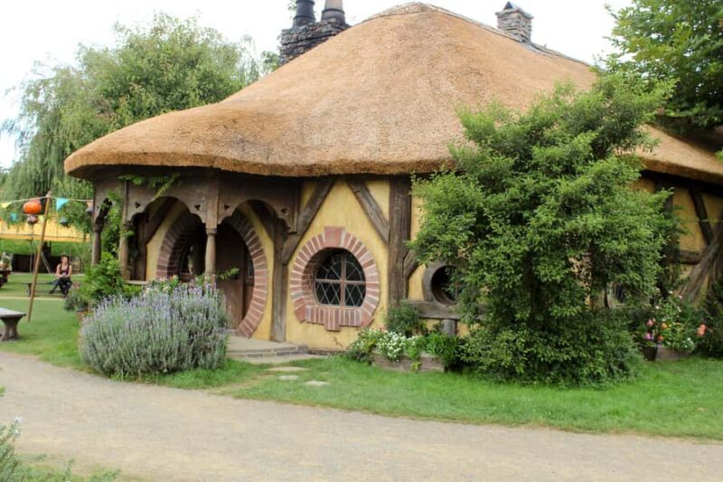 From Auckland: Hobbiton & Rotorua Tour with Lunch at Te Puia - FAQ